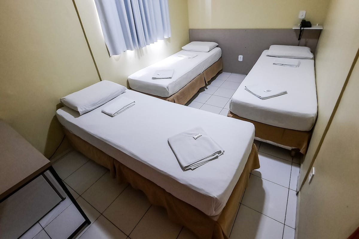 TRIPLO STANDARD TWIN | Minibar, secretária, cortinas/cortinados opacos, Wi-fi grátis