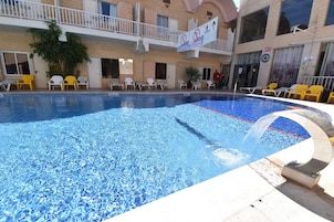 Piscina externa sazonal