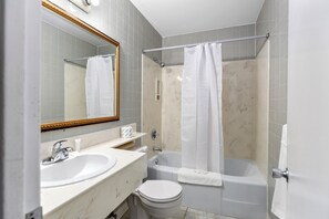 Chuveiro/banheira combinados, produtos de toalete grátis