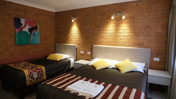 Quarto Deluxe | Minibar, secretária, ferro/tábua de engomar, Wi-fi grátis