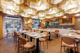 Pequeno-almoço tipo buffet diário (15 EUR por pessoa) 