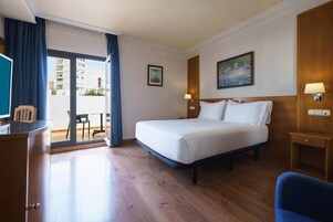 Minibar, cofre no quarto, secretária, Wi-fi grátis