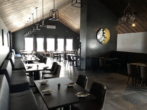 Almoços e jantares servidos 