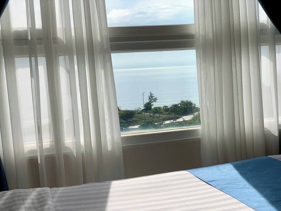 Quarto triplo luxo, vista para o mar | Frigobar, cofres nos quartos, escrivaninha