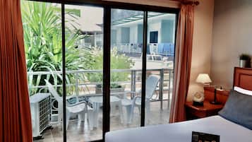 Quarto Duplo Standard, vista para a piscina | Wi-fi grátis, roupa de cama fornecida
