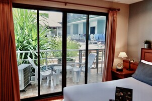 Quarto Duplo Standard, vista para a piscina | Wi-fi grátis, roupa de cama fornecida