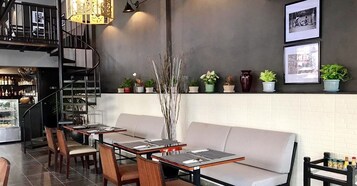 Café da manhã com pratos da culinária local grátis todos os dias