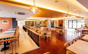 Café da manhã com buffet todos os dias mediante uma taxa