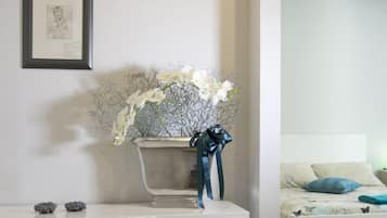 Quarto triplo design | 1 quarto, individualmente mobiliados, escrivaninha, cortinas blackout