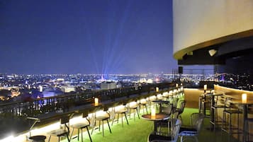 5 restaurantes, pequenos-almoços servidos, cozinha internacional