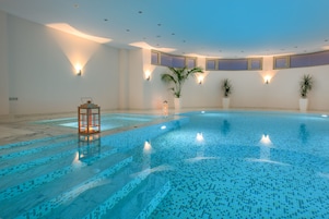 Piscina interior, 2 piscinas exteriores