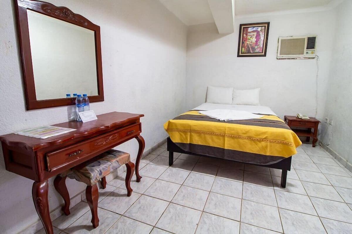 Secretária, Wi-fi grátis, roupa de cama fornecida