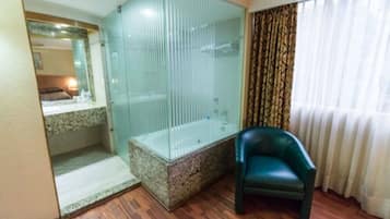 Habitacion Standar Con 1 Cama Grande | Banheiro | Chuveiro, produtos de toalete grátis, secador de cabelo