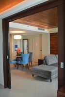 Suite King, frigorífico | Sala | Televisor de ecrã plano de 40 polegadas com canais por cabo, televisor 