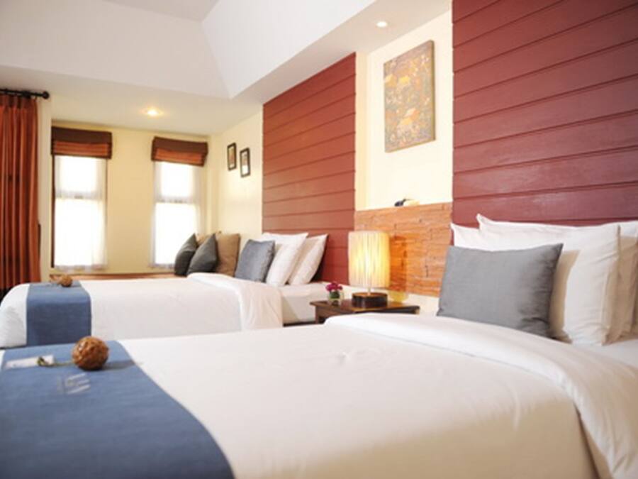 Secretária, camas desdobráveis, Wi-fi grátis