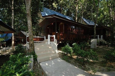 Shari-La Island Resort