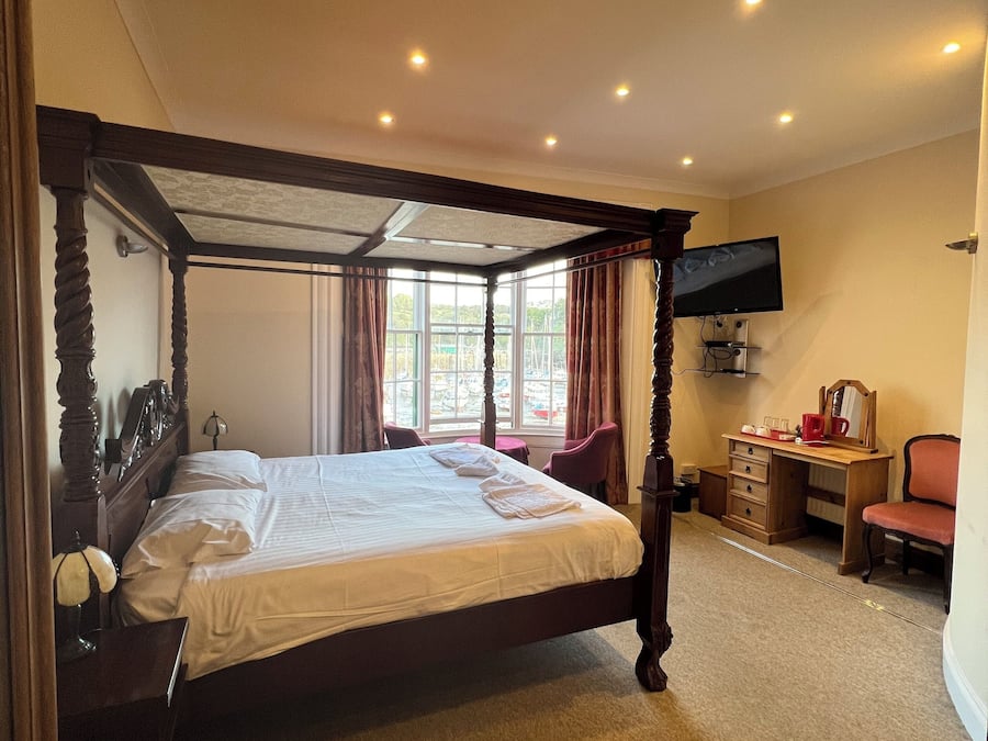 Quarto Executivo, vista para o porto (Four Poster Bed) | Camas de colchão Select Comfort, Wi-fi grátis