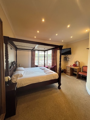 Quarto Executivo, vista para o porto (Four Poster Bed) | Camas de colchão Select Comfort, Wi-fi grátis