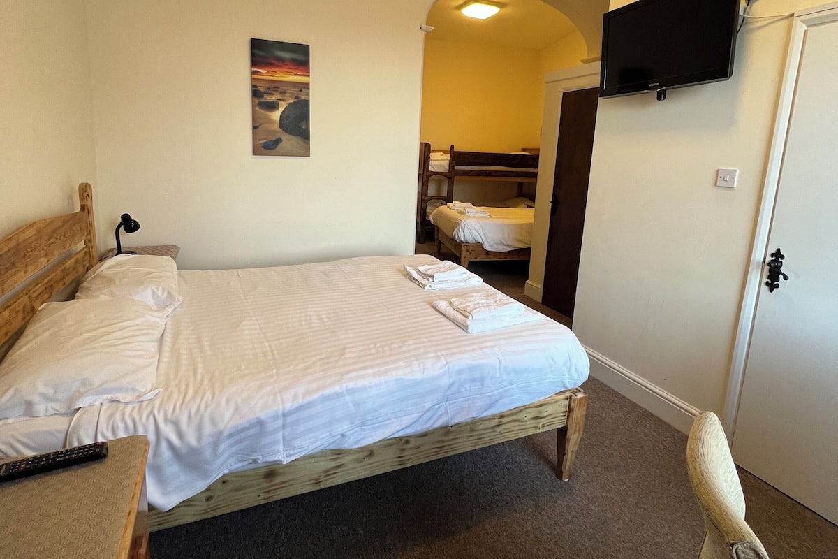 Quarto Familiar (2 doubles + bunk beds) | Camas de colchão Select Comfort, Wi-fi grátis