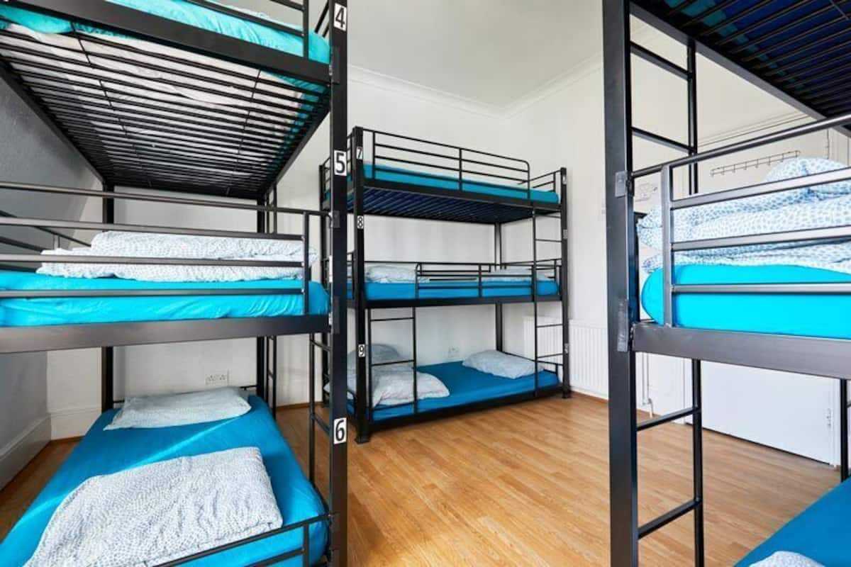 Bed in a Shared 6-bed Female Dormitory | Wi-fi grátis, roupa de cama fornecida