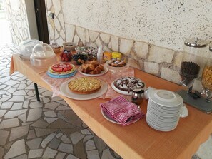 Pequeno-almoço tipo buffet diário incluído 