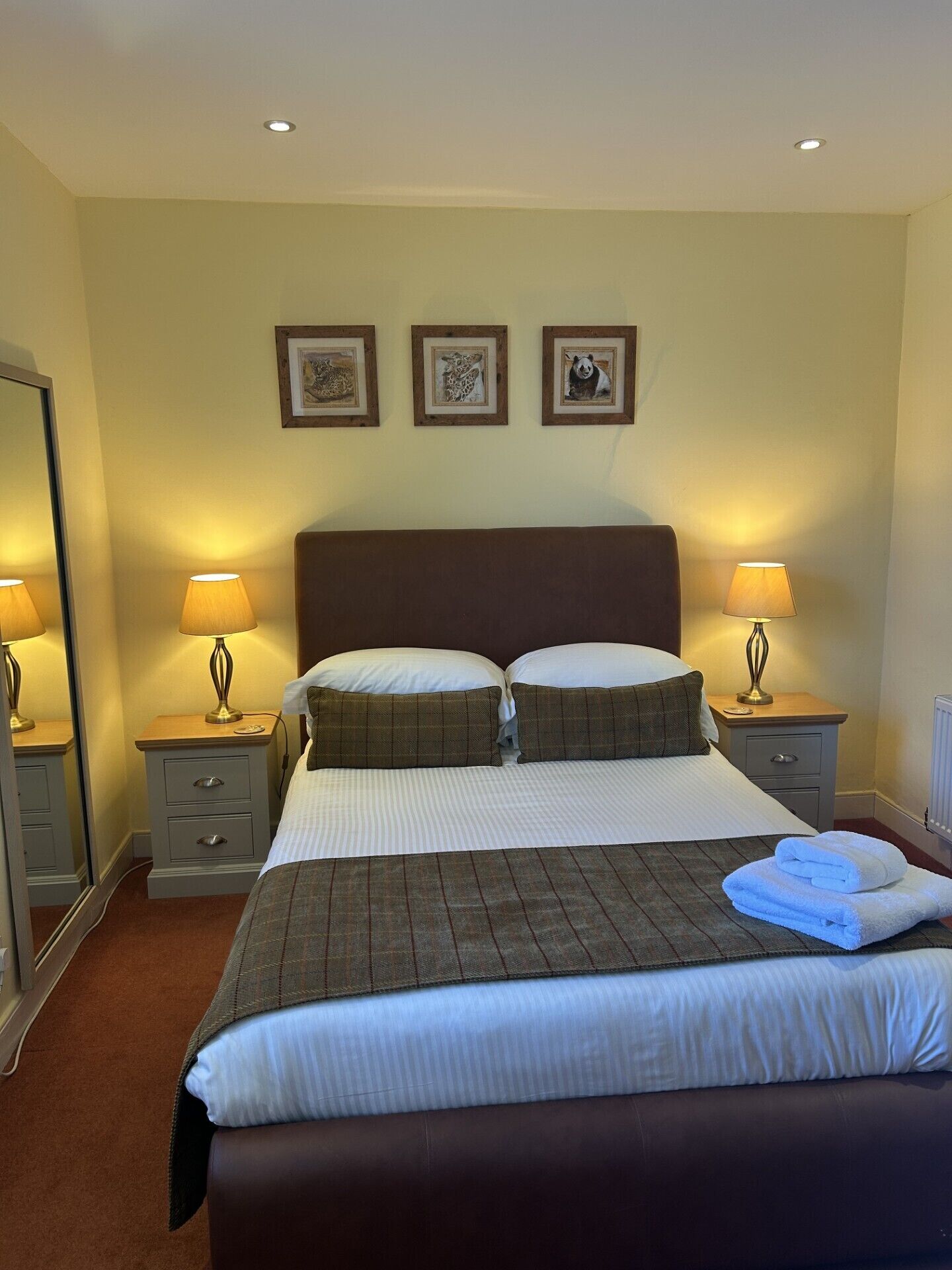 Estúdio standard, 1 cama King | Ferros/tábuas de passar roupa, Wi-Fi de cortesia, roupa de cama