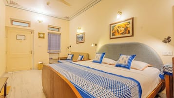 Quarto família | Roupas de cama premium, frigobar, cofres nos quartos
