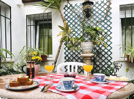 Pátio interior. Hostal Azahara