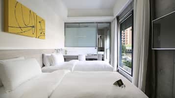 Quarto elite, 2 camas de solteiro | Edredons de pluma, cofres nos quartos, escrivaninha, cortinas blackout