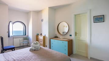 Apartamento (2 Bedrooms) | 2 quartos, secretária adequada para computadores portáteis