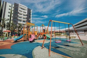 Apartamento em Condomínio Fechado, 3 quartos, acessível, varanda | Área para crianças