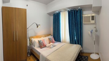 Secretária, cortinas/cortinados opacos, quartos insonorizados 