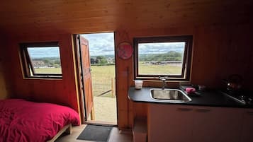 1 quarto, roupa de cama fornecida