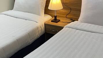 Quarto Twin | Cofre no quarto, cortinas/cortinados opacos, quartos insonorizados
