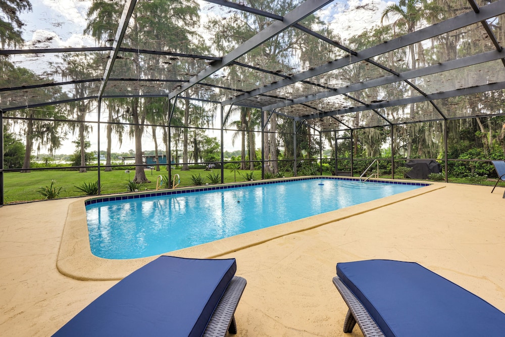 Lakefront Home W/ Hot Tub & Dock In Orlando! - Orlando, FL