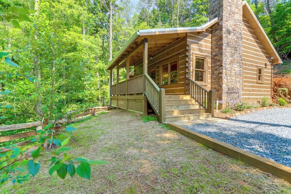 4 Mi To Fall Branch Falls: Peaceful Cabin W/ Deck - Blue Ridge, GA
