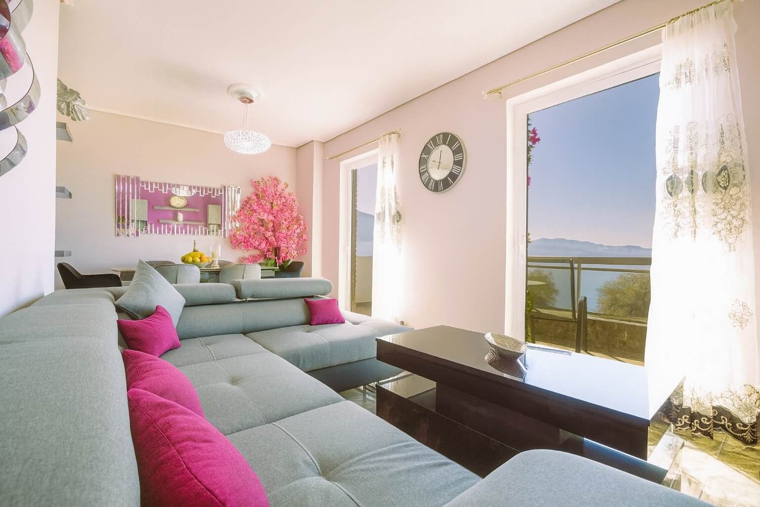 Kalamata Coastal Charm, Modern Seaside Escape - Kalamáta