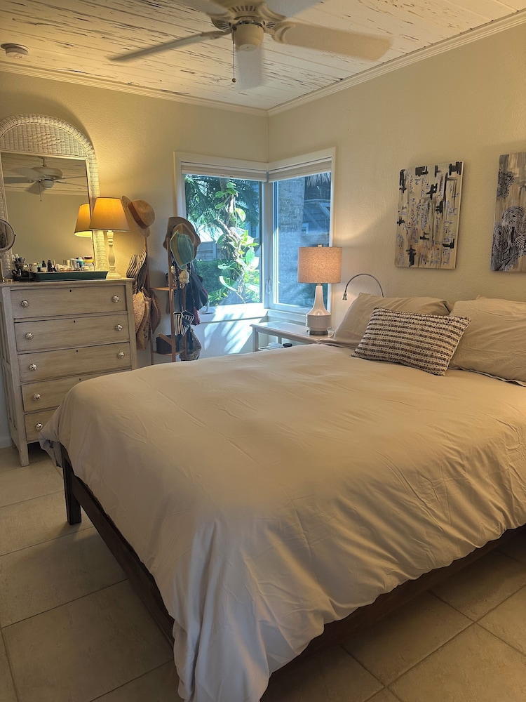 Private Beachfront Escape: 2-Bedroom Cottage on Exclusive Casey Key ...