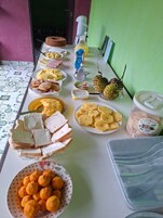 Café da manhã com buffet grátis todos os dias