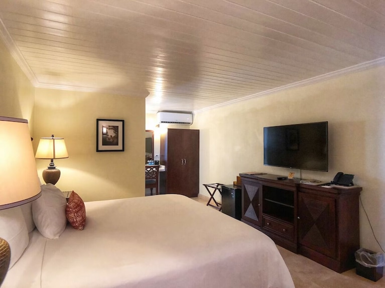 Urban Getaway Steps From Christiansted Fort, Shops, Dining, And Galleries - Christiansted