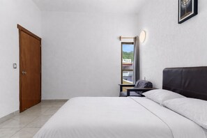 Villa | Lençóis de algodão egípcio, roupa de alta qualidade, secretária 