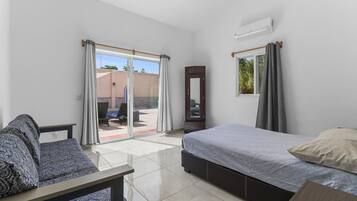 Villa | Lençóis de algodão egípcio, roupa de alta qualidade, secretária