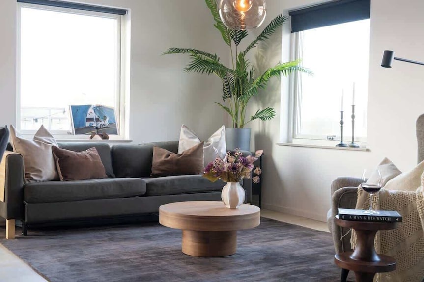 Chocolaty Warmth Home 3br Flat With Cozy Balcony - Laholm