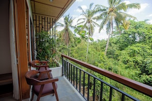 Quarto casal básico, varanda, vista para o pátio | Terraço/pátio