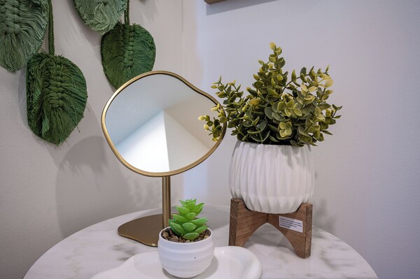 Aqua Corner Unit W Amazing View 614 - Kelowna