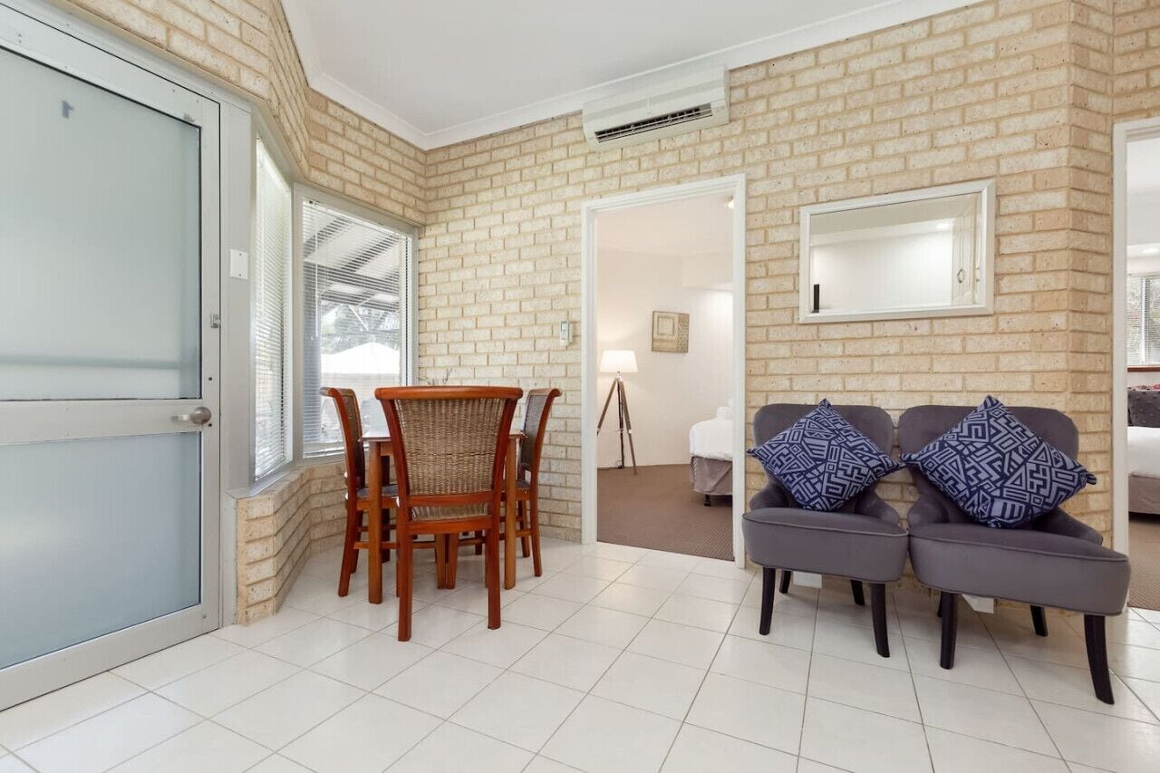 A1 - Stylish, Light-filled 2 Bed Apt. Free Wi-fi! - Iluka