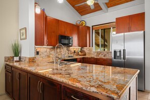 Apartamento em Condomínio Fechado, várias camas (Keauhou Kona Surf & Racquet Club#1-30) | Cozinha privada
