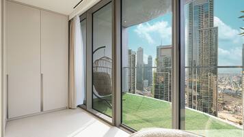 Apartamento de Luxo, Vista para a cidade | Cofre no quarto, com decoração personalizada