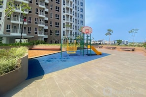 Área de recreio para crianças (ao ar livre)