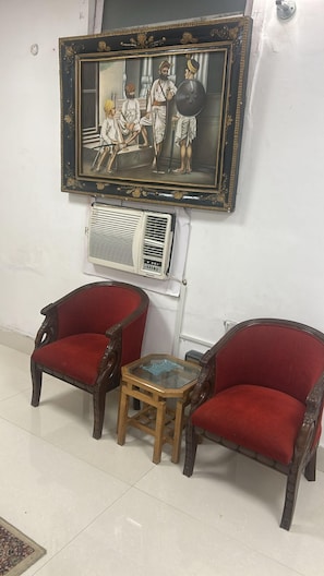 Quarto Individual Comfort, várias camas, varanda, Vista para a cidade | Sala de estar